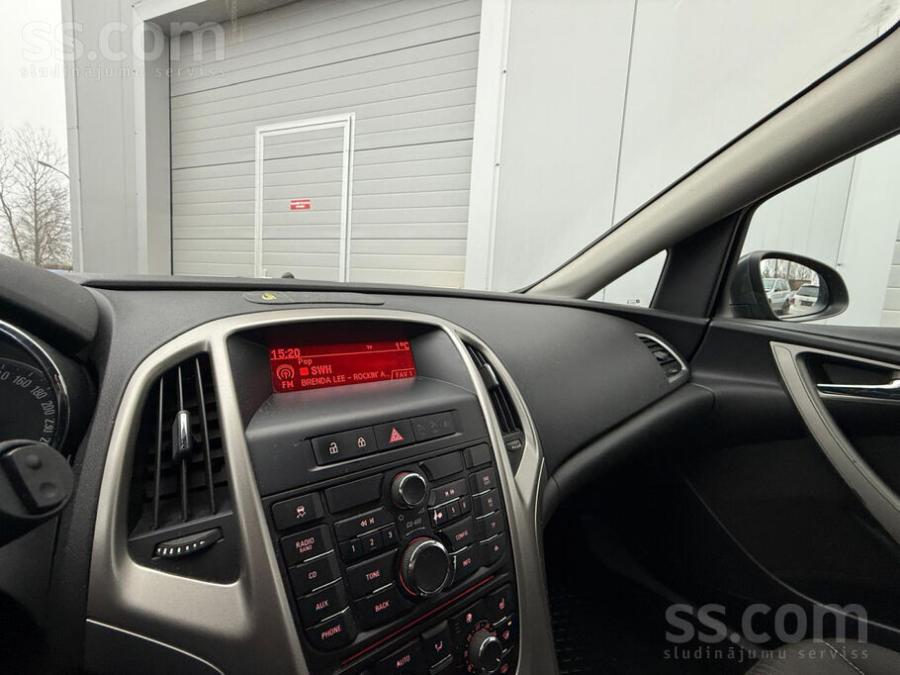 Grey Opel Astra 2012 in Riga, with an engine capacity of 1.60 L and mileage of 273 thousand km for 3900 €, photo 10 on AUTOMOTO.COM.LV