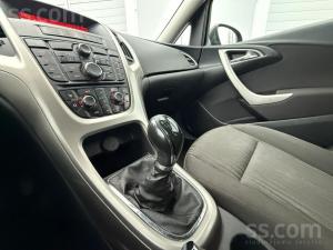 Grey Opel Astra 2012 in Riga, with an engine capacity of 1.60 L and mileage of 273 thousand km for 3900 €, photo 11 on AUTOMOTO.COM.LV