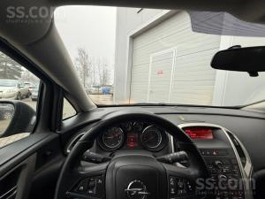 Grey Opel Astra 2012 in Riga, with an engine capacity of 1.60 L and mileage of 273 thousand km for 3900 €, photo 12 on AUTOMOTO.COM.LV
