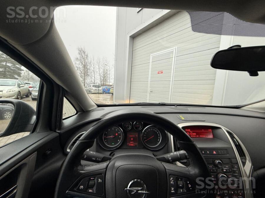 Grey Opel Astra 2012 in Riga, with an engine capacity of 1.60 L and mileage of 273 thousand km for 3900 €, photo 12 on AUTOMOTO.COM.LV