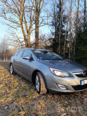 Grey Opel Astra 2012 in Riga, with an engine capacity of 1.40 L and mileage of 293 thousand km for 3450 €, photo 3 on AUTOMOTO.COM.LV