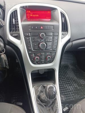Grey Opel Astra 2012 in Riga, with an engine capacity of 1.40 L and mileage of 293 thousand km for 3450 €, photo 7 on AUTOMOTO.COM.LV