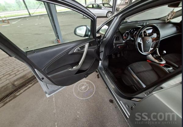 Pelēks Opel Astra 2012 Rīga, ar dzinēja tilpumu 1.70 L un nobraukumu 280 tūkst. km par 2500 €, foto 2 vietnē AUTOMOTO.COM.LV