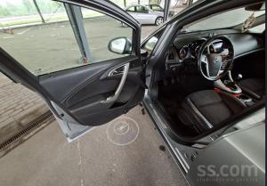 Grey Opel Astra 2012 in Riga, with an engine capacity of 1.70 L and mileage of 280 thousand km for 2500 €, photo 3 on AUTOMOTO.COM.LV