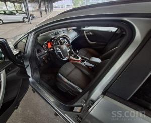 Grey Opel Astra 2012 in Riga, with an engine capacity of 1.70 L and mileage of 280 thousand km for 2500 €, photo 4 on AUTOMOTO.COM.LV