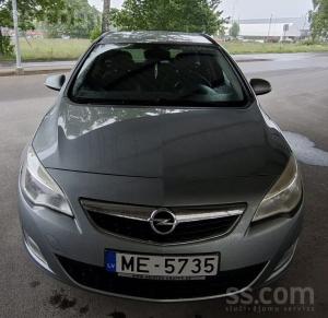 Grey Opel Astra 2012 in Riga, with an engine capacity of 1.70 L and mileage of 280 thousand km for 2500 €, photo 6 on AUTOMOTO.COM.LV