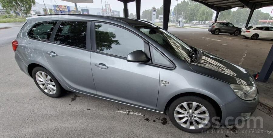 Grey Opel Astra 2012 in Riga, with an engine capacity of 1.70 L and mileage of 280 thousand km for 2500 €, photo 8 on AUTOMOTO.COM.LV
