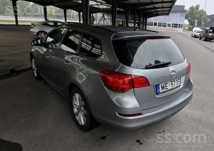 Grey Opel Astra 2012 in Riga, with an engine capacity of 1.70 L and mileage of 280 thousand km for 2500 €, photo 10 on AUTOMOTO.COM.LV