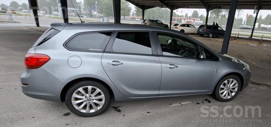 Grey Opel Astra 2012 in Riga, with an engine capacity of 1.70 L and mileage of 280 thousand km for 2500 €, photo 12 on AUTOMOTO.COM.LV