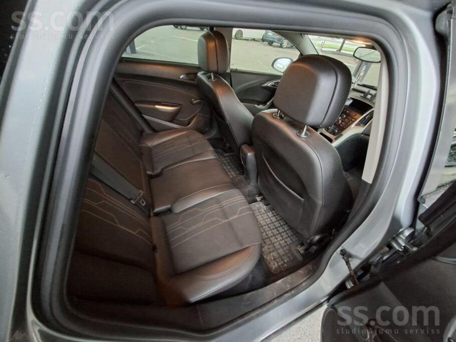 Grey Opel Astra 2012 in Riga, with an engine capacity of 1.70 L and mileage of 280 thousand km for 2500 €, photo 14 on AUTOMOTO.COM.LV