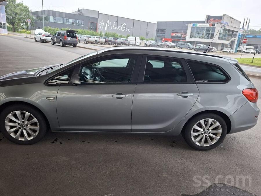 Grey Opel Astra 2012 in Riga, with an engine capacity of 1.70 L and mileage of 280 thousand km for 2500 €, photo 20 on AUTOMOTO.COM.LV