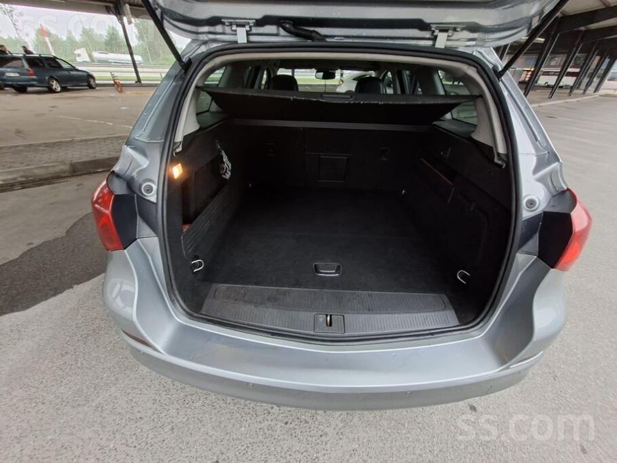 Grey Opel Astra 2012 in Riga, with an engine capacity of 1.70 L and mileage of 280 thousand km for 2500 €, photo 21 on AUTOMOTO.COM.LV