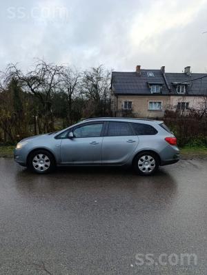 Pelēks Opel Astra 2012 Rīga, ar dzinēja tilpumu 1.70 L un nobraukumu 266 tūkst. km par 2150 €, foto 4 vietnē AUTOMOTO.COM.LV