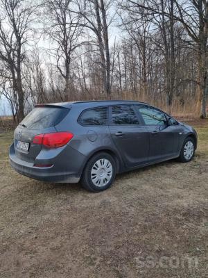 Pelēks Opel Astra 2012 Rīga, ar dzinēja tilpumu 1.70 L un nobraukumu 300 tūkst. km par 3200 €, foto 3 vietnē AUTOMOTO.COM.LV