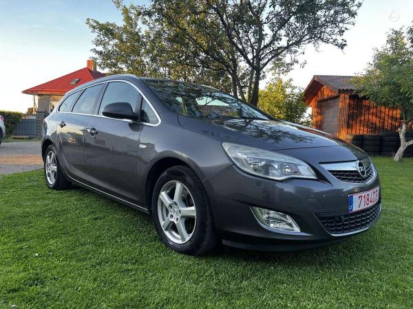 Grey Opel Astra 2012 in Ukmerge, with an engine capacity of 1.69 L and mileage of 251 thousand km for 2350 €, photo 1 on AUTOMOTO.COM.LV