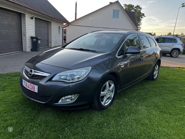 Grey Opel Astra 2012 in Ukmerge, with an engine capacity of 1.69 L and mileage of 251 thousand km for 2350 €, photo 2 on AUTOMOTO.COM.LV