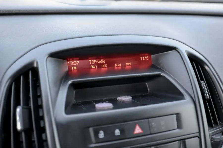 Grey Opel Astra 2012 in Jelgava, with an engine capacity of 1.40 L and mileage of 184 thousand km for 2990 €, photo 14 on AUTOMOTO.COM.LV