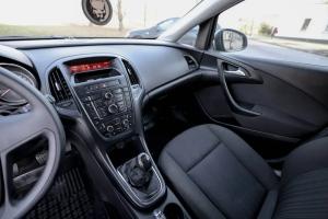 Grey Opel Astra 2012 in Jelgava, with an engine capacity of 1.40 L and mileage of 184 thousand km for 2990 €, photo 16 on AUTOMOTO.COM.LV