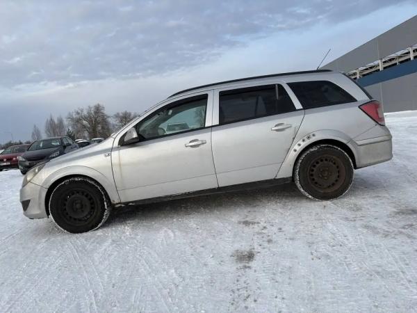 Pelēks Opel Astra 2012 Daugavpils, ar dzinēja tilpumu 1.60 L un nobraukumu 546 tūkst. km par 650 €, foto 2 vietnē AUTOMOTO.COM.LV