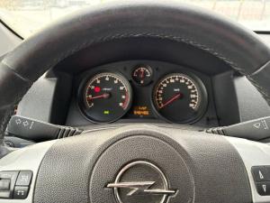 Pelēks Opel Astra 2012 Daugavpils, ar dzinēja tilpumu 1.60 L un nobraukumu 546 tūkst. km par 650 €, foto 13 vietnē AUTOMOTO.COM.LV