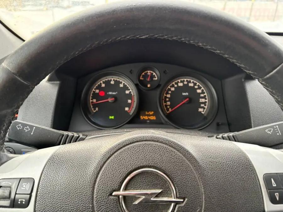Pelēks Opel Astra 2012 Daugavpils, ar dzinēja tilpumu 1.60 L un nobraukumu 546 tūkst. km par 650 €, foto 13 vietnē AUTOMOTO.COM.LV