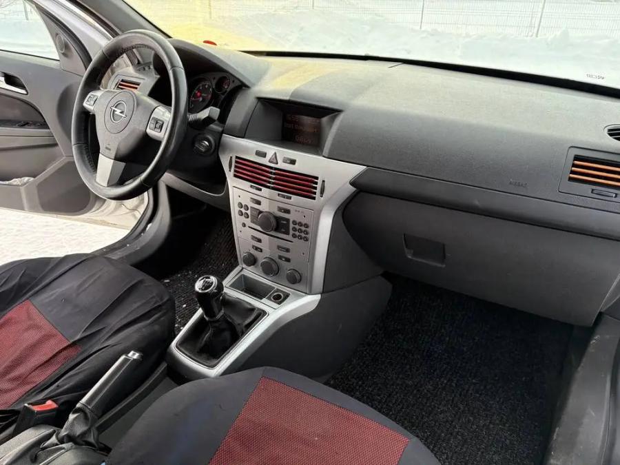 Pelēks Opel Astra 2012 Daugavpils, ar dzinēja tilpumu 1.60 L un nobraukumu 546 tūkst. km par 650 €, foto 21 vietnē AUTOMOTO.COM.LV
