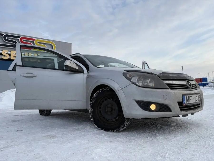Pelēks Opel Astra 2012 Daugavpils, ar dzinēja tilpumu 1.60 L un nobraukumu 546 tūkst. km par 650 €, foto 27 vietnē AUTOMOTO.COM.LV