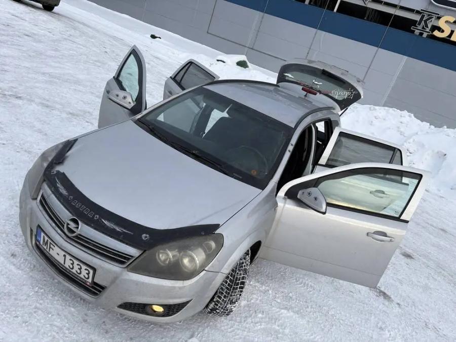 Pelēks Opel Astra 2012 Daugavpils, ar dzinēja tilpumu 1.60 L un nobraukumu 546 tūkst. km par 650 €, foto 29 vietnē AUTOMOTO.COM.LV