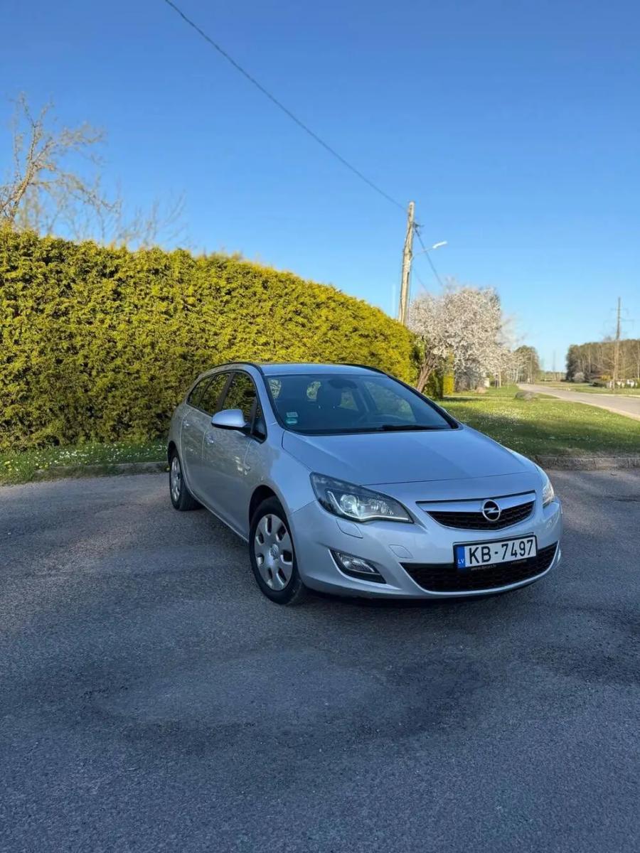 Pelēks Opel Astra 2012 Rīga, ar dzinēja tilpumu 1.70 L un nobraukumu 270 tūkst. km par 2900 €, foto 1 vietnē AUTOMOTO.COM.LV