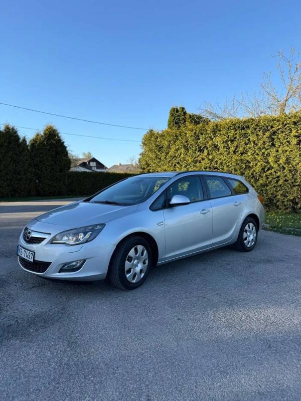 Pelēks Opel Astra 2012 Rīga, ar dzinēja tilpumu 1.70 L un nobraukumu 270 tūkst. km par 2900 €, foto 3 vietnē AUTOMOTO.COM.LV