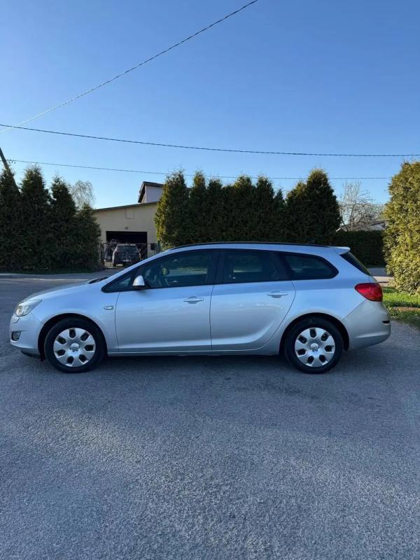 Pelēks Opel Astra 2012 Rīga, ar dzinēja tilpumu 1.70 L un nobraukumu 270 tūkst. km par 2900 €, foto 4 vietnē AUTOMOTO.COM.LV