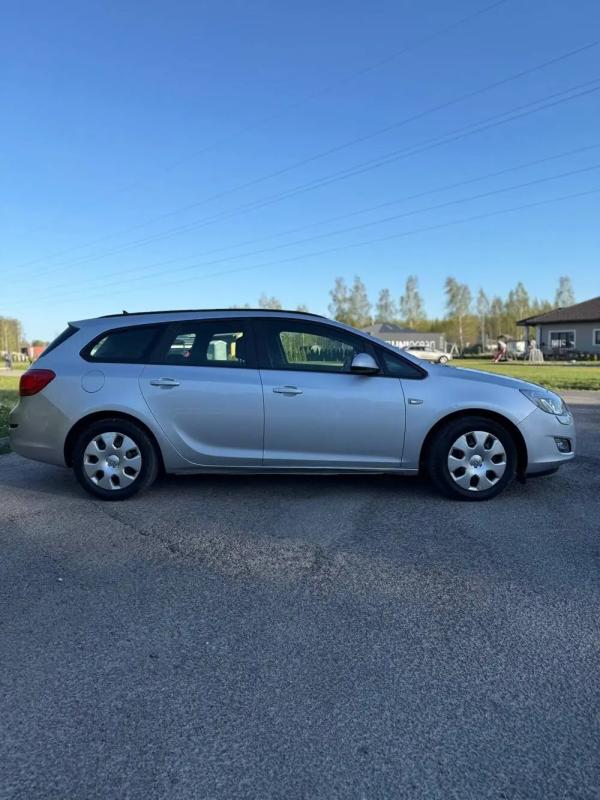 Pelēks Opel Astra 2012 Rīga, ar dzinēja tilpumu 1.70 L un nobraukumu 270 tūkst. km par 2900 €, foto 5 vietnē AUTOMOTO.COM.LV