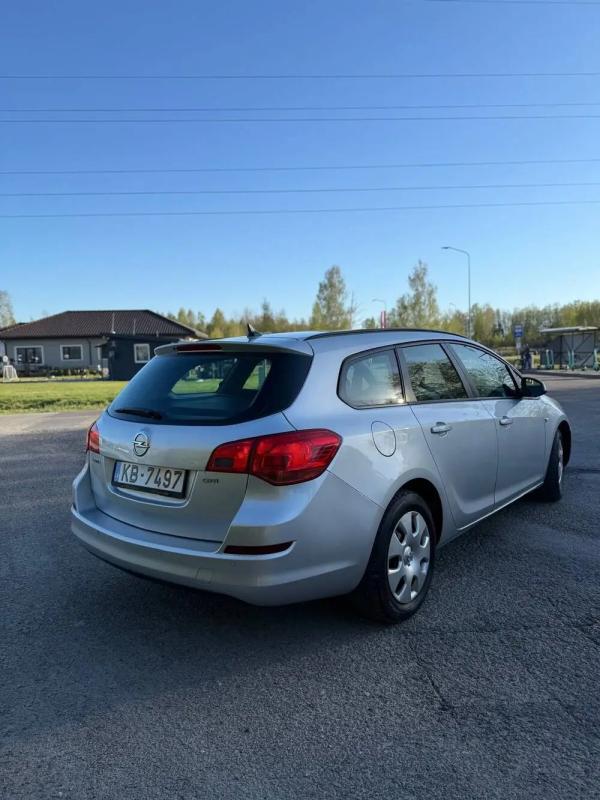Pelēks Opel Astra 2012 Rīga, ar dzinēja tilpumu 1.70 L un nobraukumu 270 tūkst. km par 2900 €, foto 7 vietnē AUTOMOTO.COM.LV