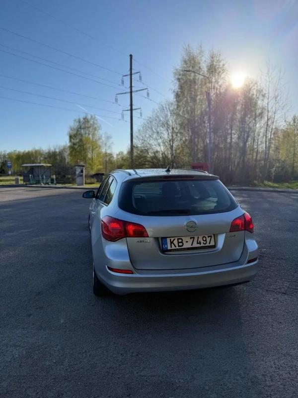 Pelēks Opel Astra 2012 Rīga, ar dzinēja tilpumu 1.70 L un nobraukumu 270 tūkst. km par 2900 €, foto 8 vietnē AUTOMOTO.COM.LV