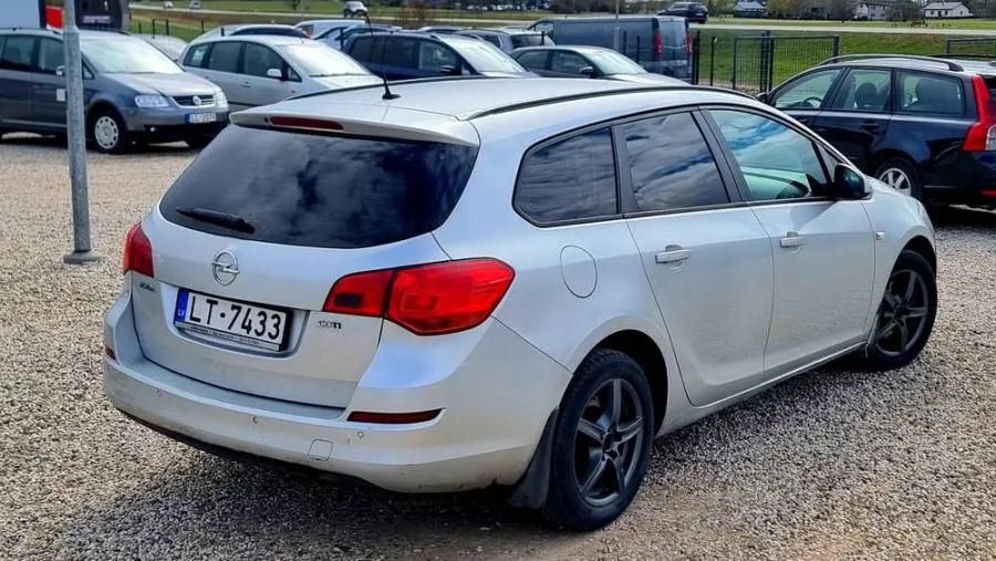 Pelēks Opel Astra 2012 Cēsis, ar dzinēja tilpumu 1.70 L un nobraukumu 428 tūkst. km par 1700 €, foto 5 vietnē AUTOMOTO.COM.LV