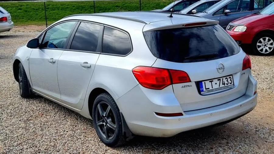 Pelēks Opel Astra 2012 Cēsis, ar dzinēja tilpumu 1.70 L un nobraukumu 428 tūkst. km par 1700 €, foto 7 vietnē AUTOMOTO.COM.LV