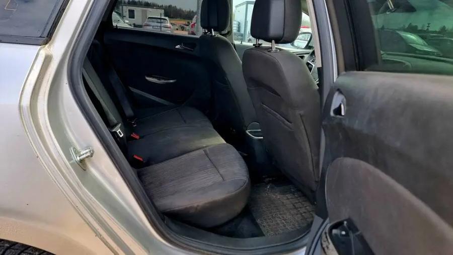 Pelēks Opel Astra 2012 Cēsis, ar dzinēja tilpumu 1.70 L un nobraukumu 428 tūkst. km par 1700 €, foto 13 vietnē AUTOMOTO.COM.LV