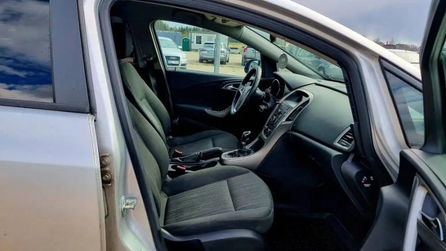 Pelēks Opel Astra 2012 Cēsis, ar dzinēja tilpumu 1.70 L un nobraukumu 428 tūkst. km par 1700 €, foto 14 vietnē AUTOMOTO.COM.LV