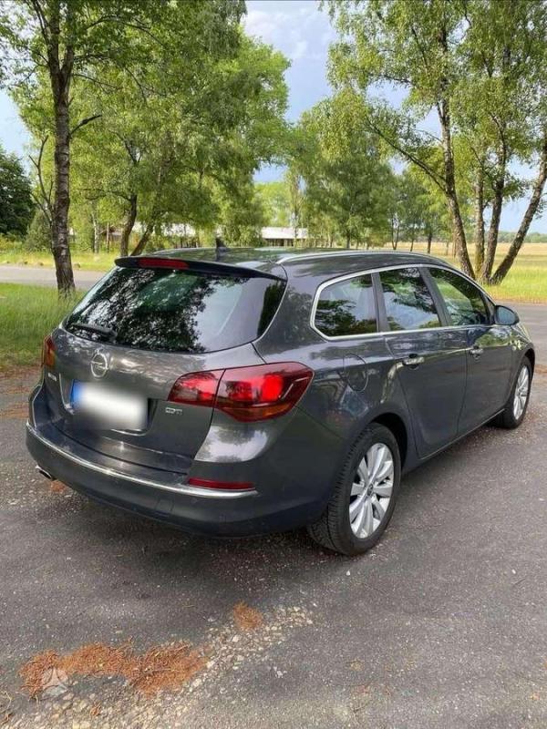 Grey Opel Astra 2012 in Klaipeda, with an engine capacity of 1.96 L and mileage of 285 thousand km for 2850 €, photo 3 on AUTOMOTO.COM.LV