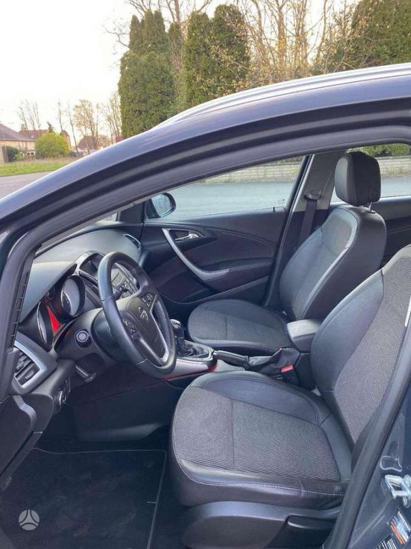 Grey Opel Astra 2012 in Klaipeda, with an engine capacity of 1.96 L and mileage of 285 thousand km for 2850 €, photo 5 on AUTOMOTO.COM.LV