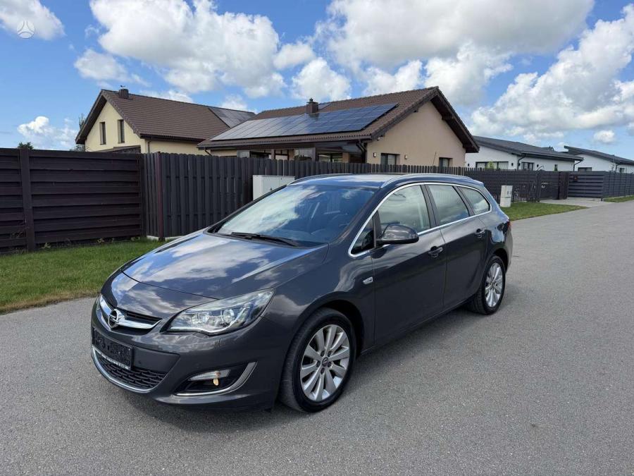 Grey Opel Astra 2012 in Klaipeda, with an engine capacity of 1.96 L and mileage of 320 thousand km for 2750 €, photo 1 on AUTOMOTO.COM.LV
