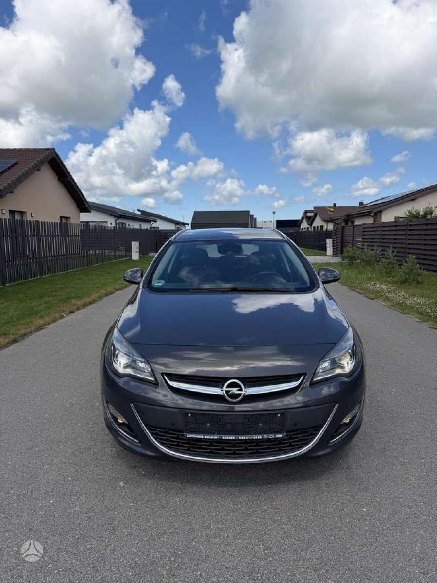 Grey Opel Astra 2012 in Klaipeda, with an engine capacity of 1.96 L and mileage of 320 thousand km for 2750 €, photo 3 on AUTOMOTO.COM.LV