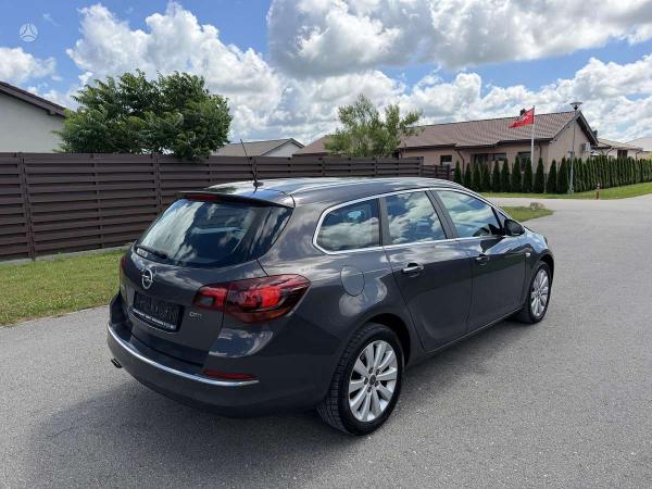 Grey Opel Astra 2012 in Klaipeda, with an engine capacity of 1.96 L and mileage of 320 thousand km for 2750 €, photo 5 on AUTOMOTO.COM.LV