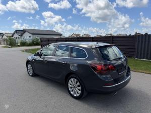 Grey Opel Astra 2012 in Klaipeda, with an engine capacity of 1.96 L and mileage of 320 thousand km for 2750 €, photo 8 on AUTOMOTO.COM.LV