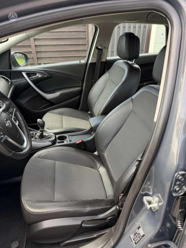 Grey Opel Astra 2012 in Klaipeda, with an engine capacity of 1.96 L and mileage of 320 thousand km for 2750 €, photo 9 on AUTOMOTO.COM.LV