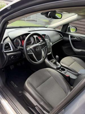 Grey Opel Astra 2012 in Klaipeda, with an engine capacity of 1.96 L and mileage of 320 thousand km for 2750 €, photo 11 on AUTOMOTO.COM.LV