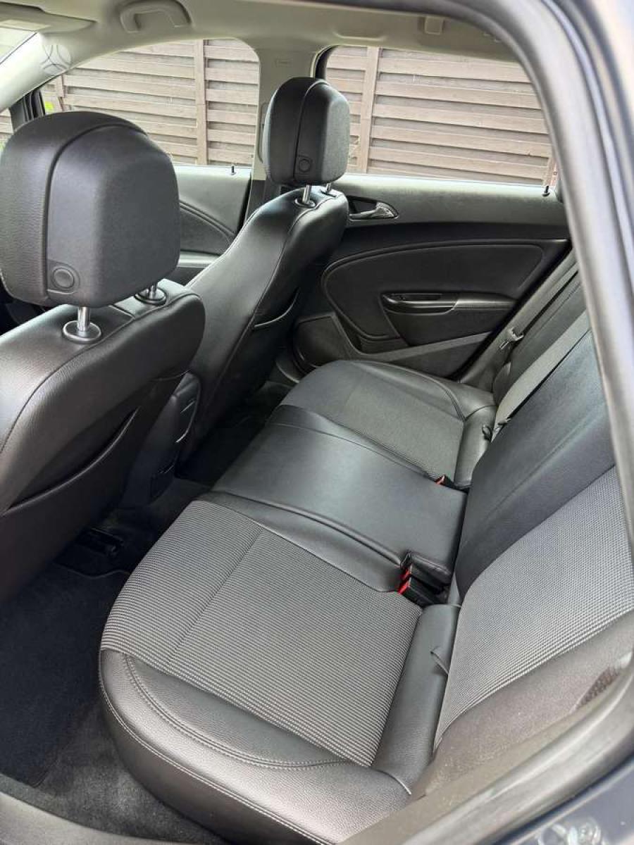 Grey Opel Astra 2012 in Klaipeda, with an engine capacity of 1.96 L and mileage of 320 thousand km for 2750 €, photo 13 on AUTOMOTO.COM.LV