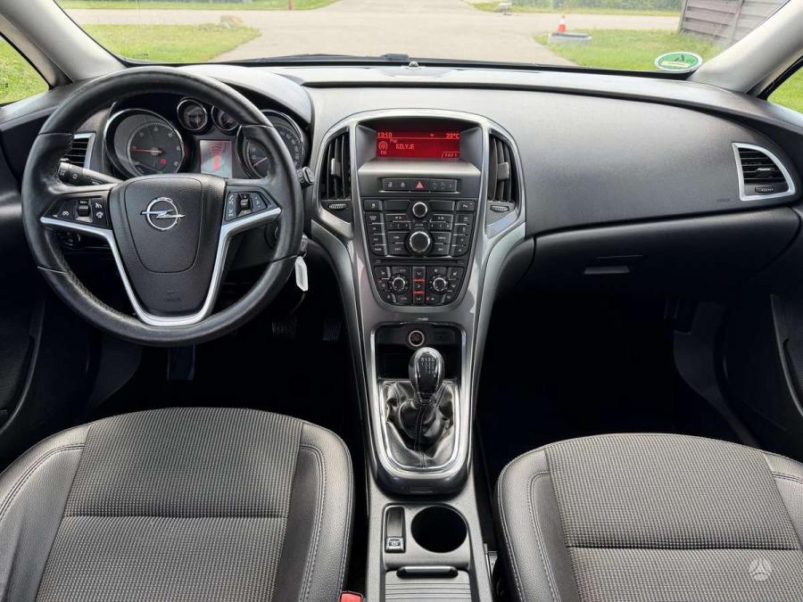 Grey Opel Astra 2012 in Klaipeda, with an engine capacity of 1.96 L and mileage of 320 thousand km for 2750 €, photo 14 on AUTOMOTO.COM.LV