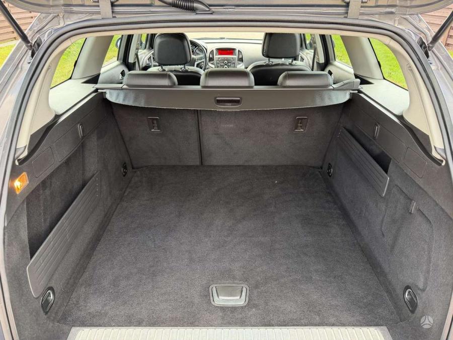 Grey Opel Astra 2012 in Klaipeda, with an engine capacity of 1.96 L and mileage of 320 thousand km for 2750 €, photo 16 on AUTOMOTO.COM.LV