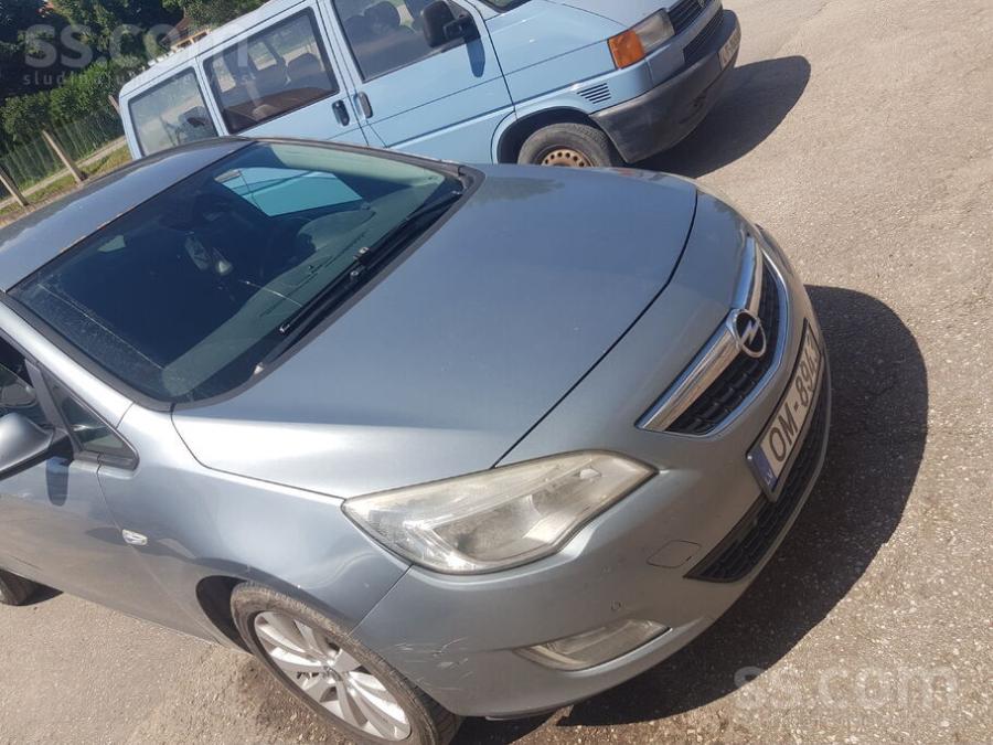 Grey Opel Astra 2012 in Tukums, with an engine capacity of 1.70 L and mileage of 278 thousand km for 1650 €, photo 1 on AUTOMOTO.COM.LV